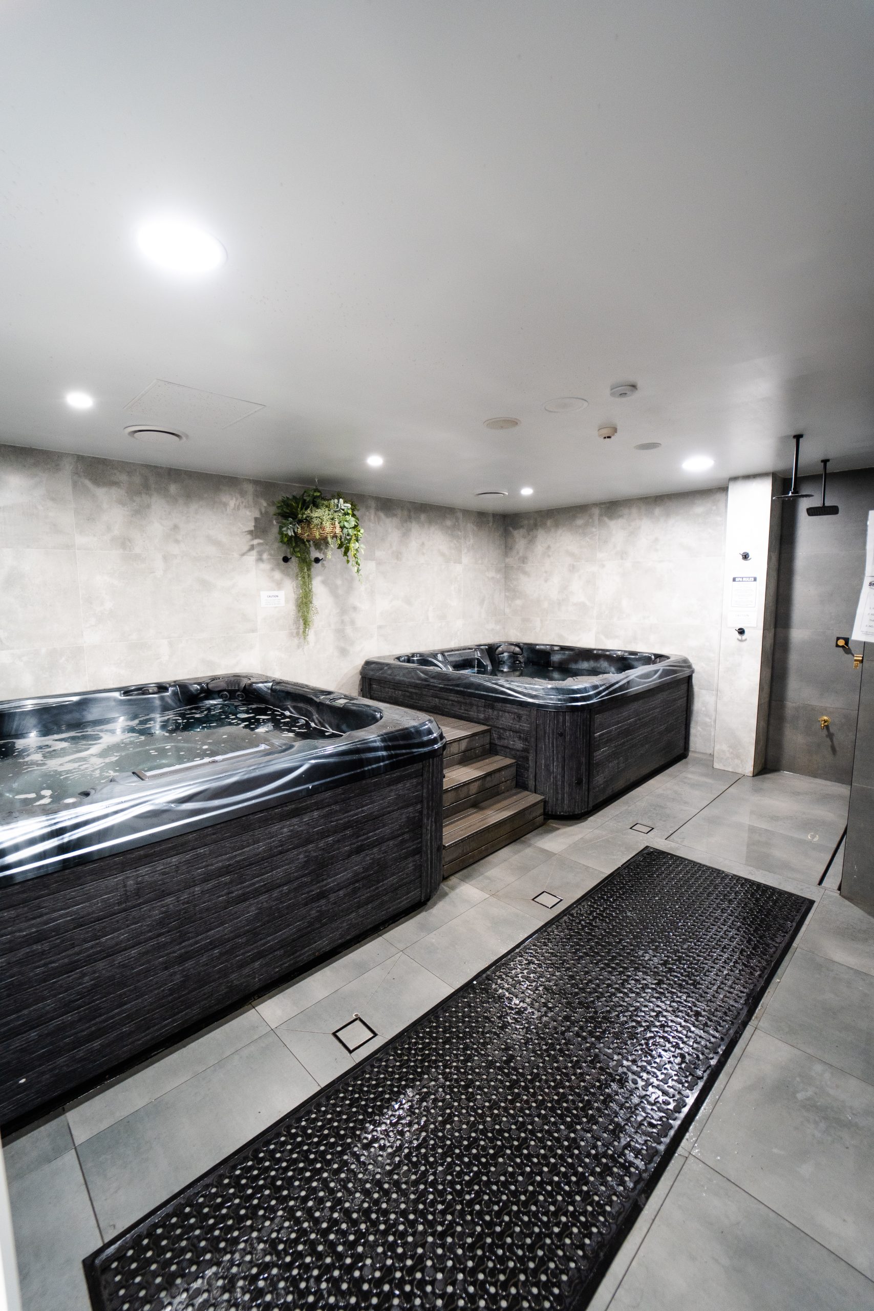 Hot & Cold Magnesium Spas | Strive Wellness